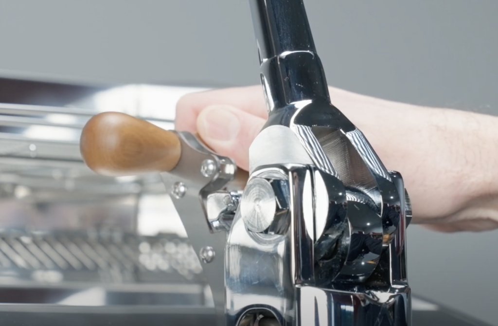 La rivoluzione del gruppo a leva: Flush&Push | Caffè Izzo